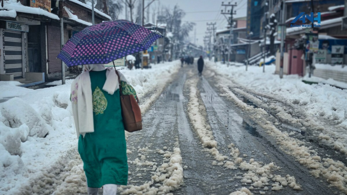 Heavy snowfall wreaks havoc in Kashmir – Asian News Hub
