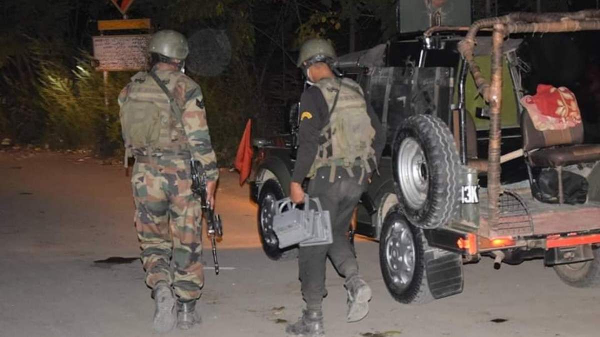 Two soldiers, 2 porters killed in Gulmarg terror attack, 3 injured ...